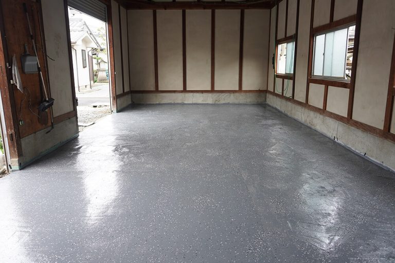 土間コンクリート床をお洒落な外国のガレージっぽくDIY塗装 - makit（メキット）by DIY FACTORY